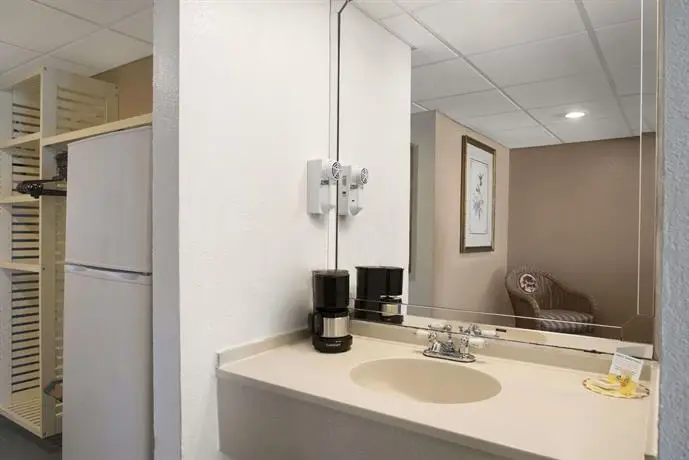 Days Inn by Wyndham Panama City Beach Ocean Front (Panama City Beach ...