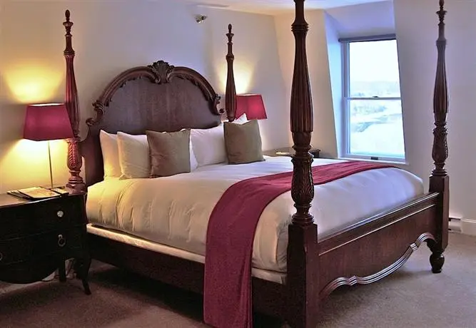 Enjoy a 10% discount at the 3-star Relais Chateaux Camden Harbour Inn ...